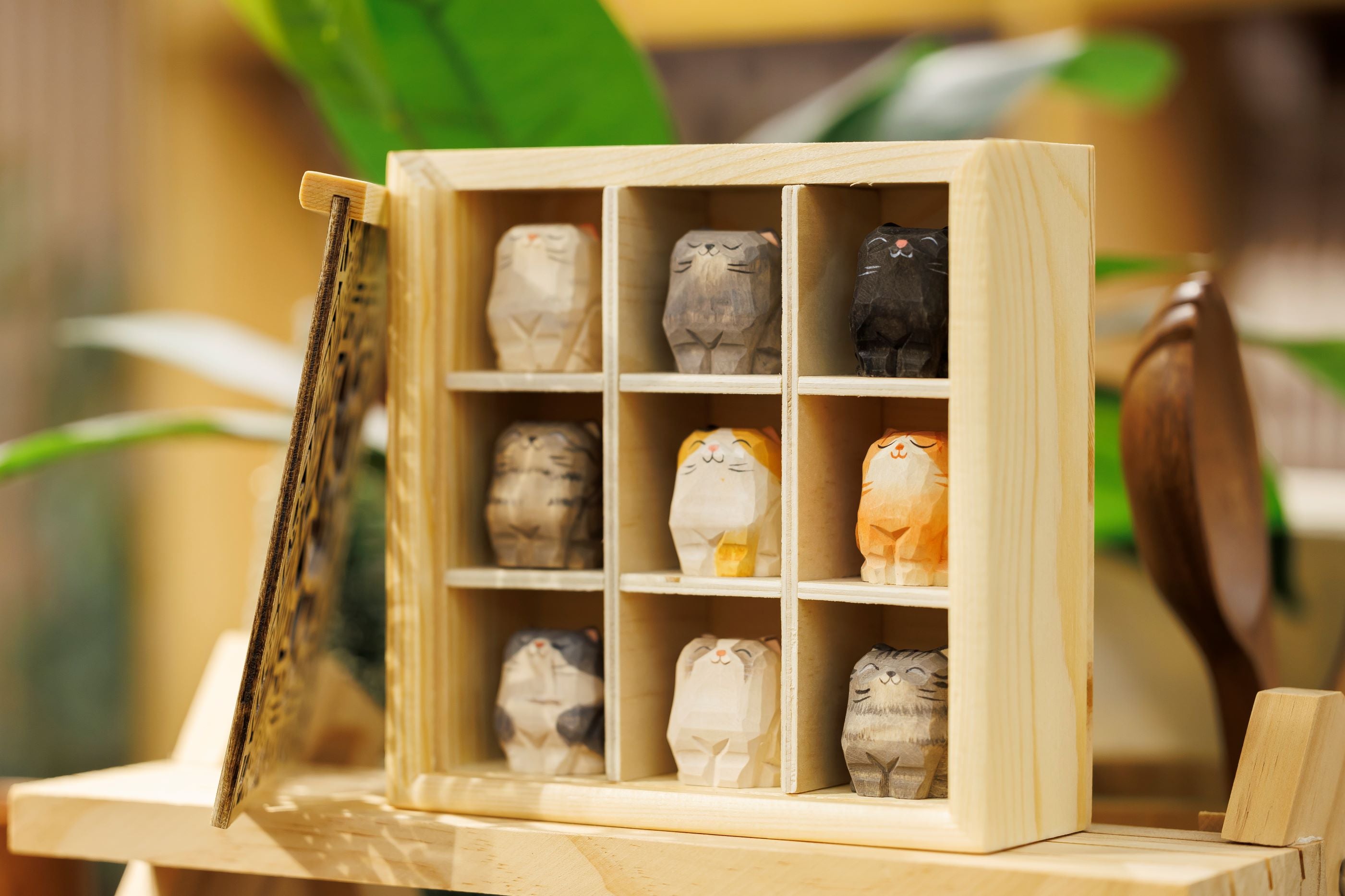 Wood craving animals – Islandoffer wood craving